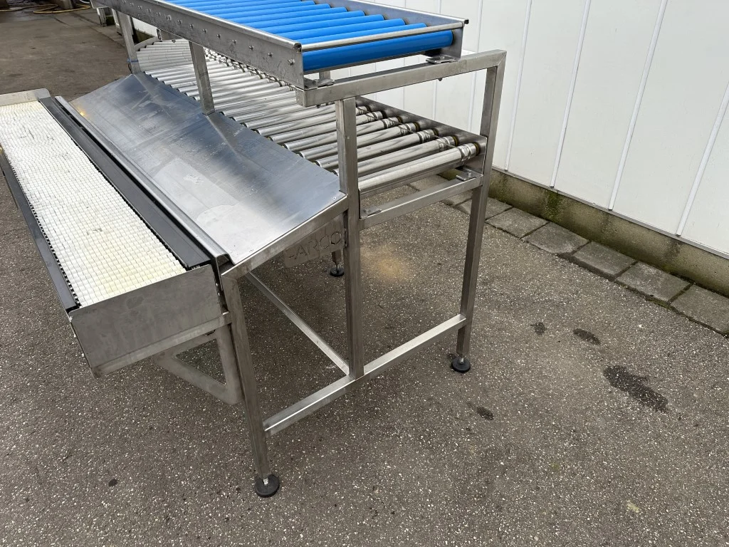Arco packing conveyor with infeed and outfeed roller conveyors for ...