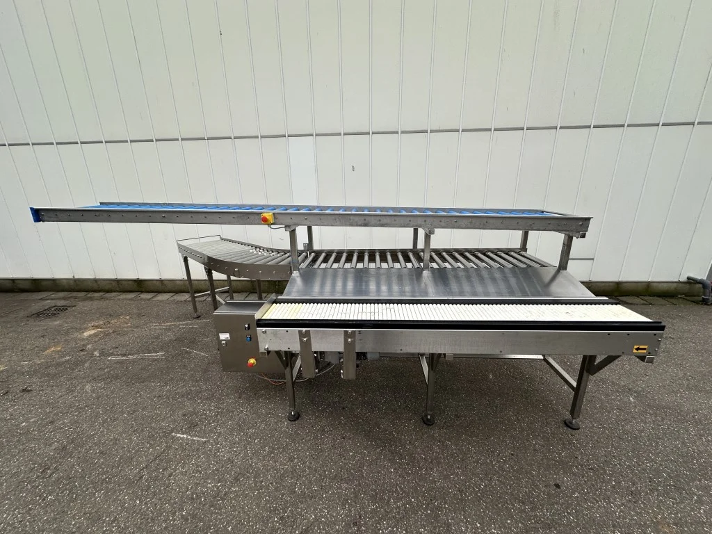 Arco packing conveyor with infeed and outfeed roller conveyors for ...