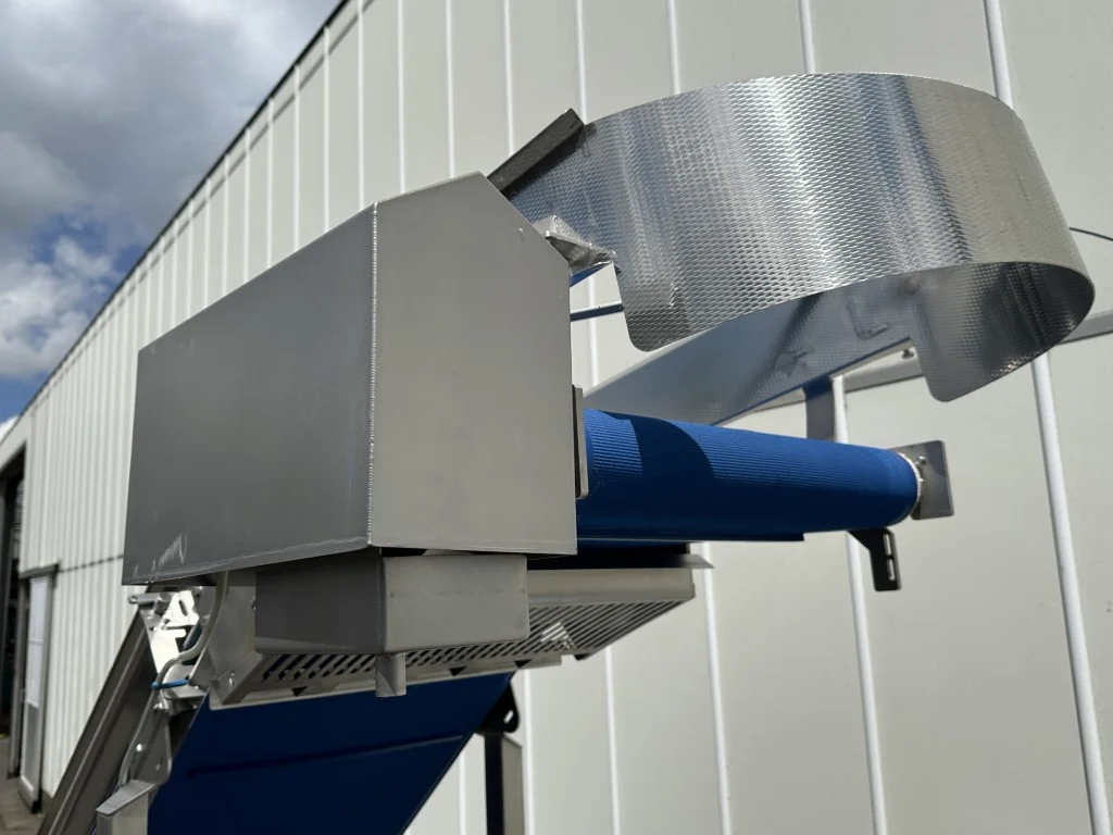 Arco elevator incline conveyor stainless steel frame • Duijndam Machines