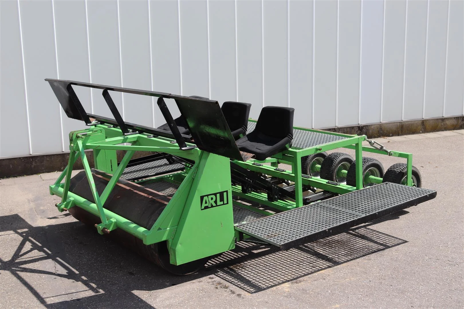 Arli soilblock planting machine for lettuce • Duijndam Machines