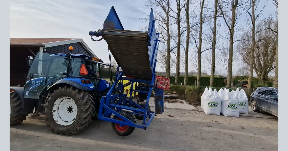 Asa Lift 1 row carrot harvester with Bunker • Duijndam Machines