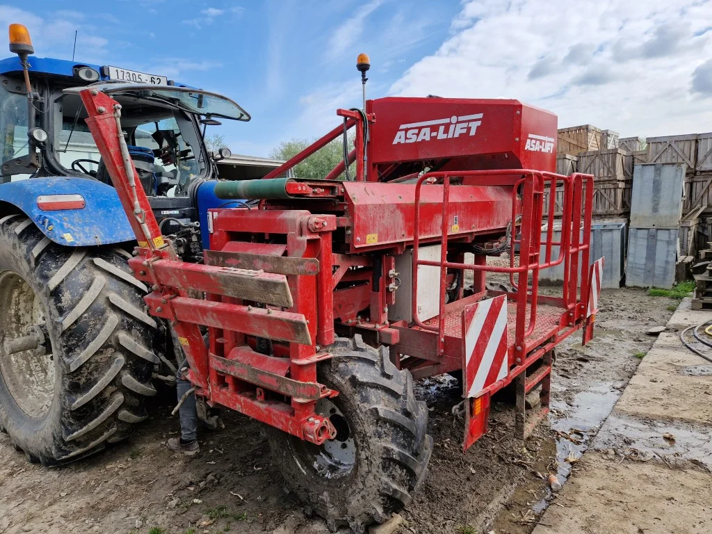 Asa-Lift PO-335A automatic leek harvester top beltlifter • Duijndam ...