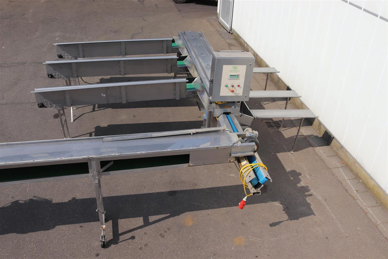 Christiaens semi-automatic grading machine and washer for asparagus ...