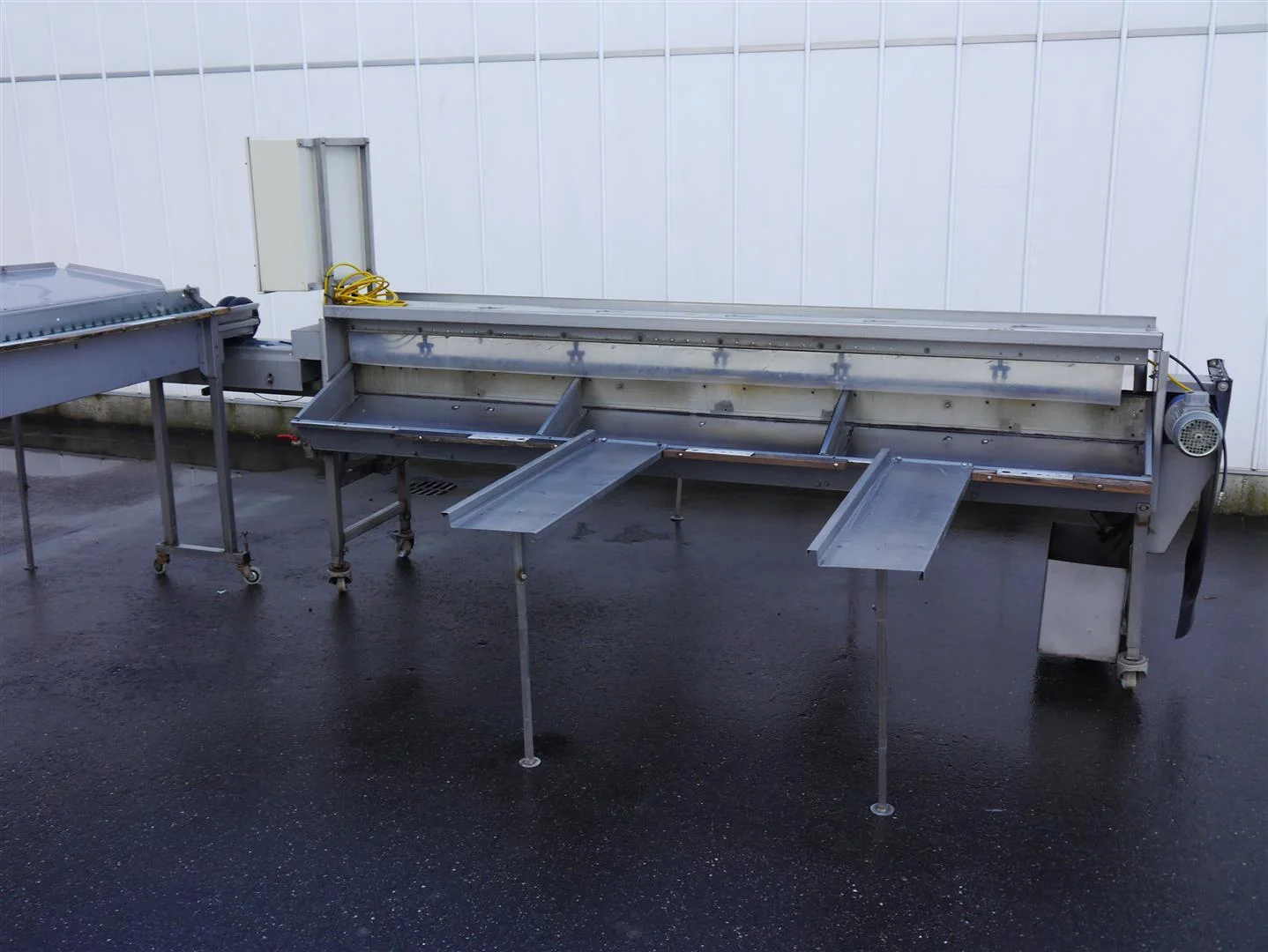 Christiaens semi-automatic grading machine and washer for asparagus ...