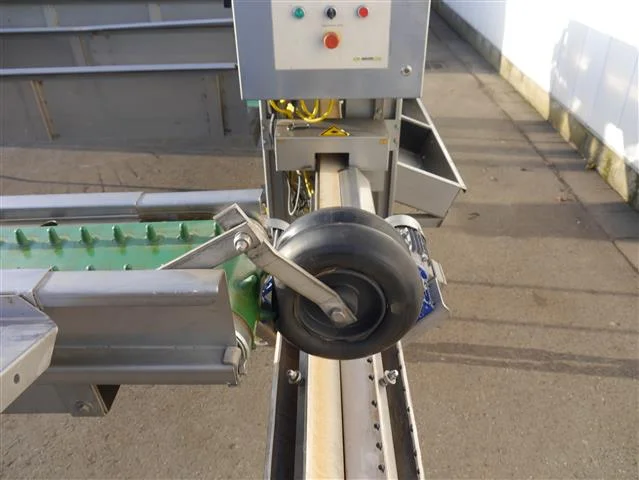 Christiaens semi-automatic grading machine for asparagus with washer ...