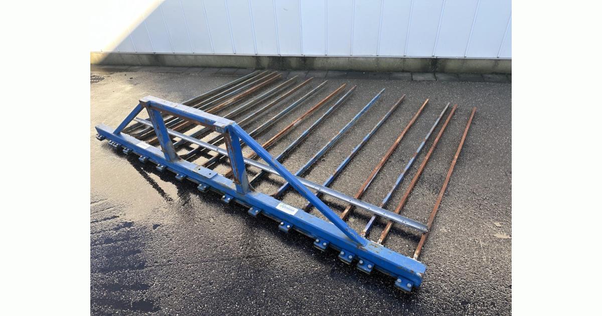 Assmann Metalbau transport and spacing fork • Duijndam Machines