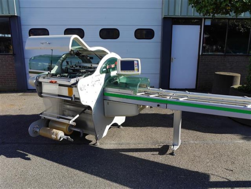 Fabbri Group Automac 55 stretch packaging machine. • Duijndam Machines