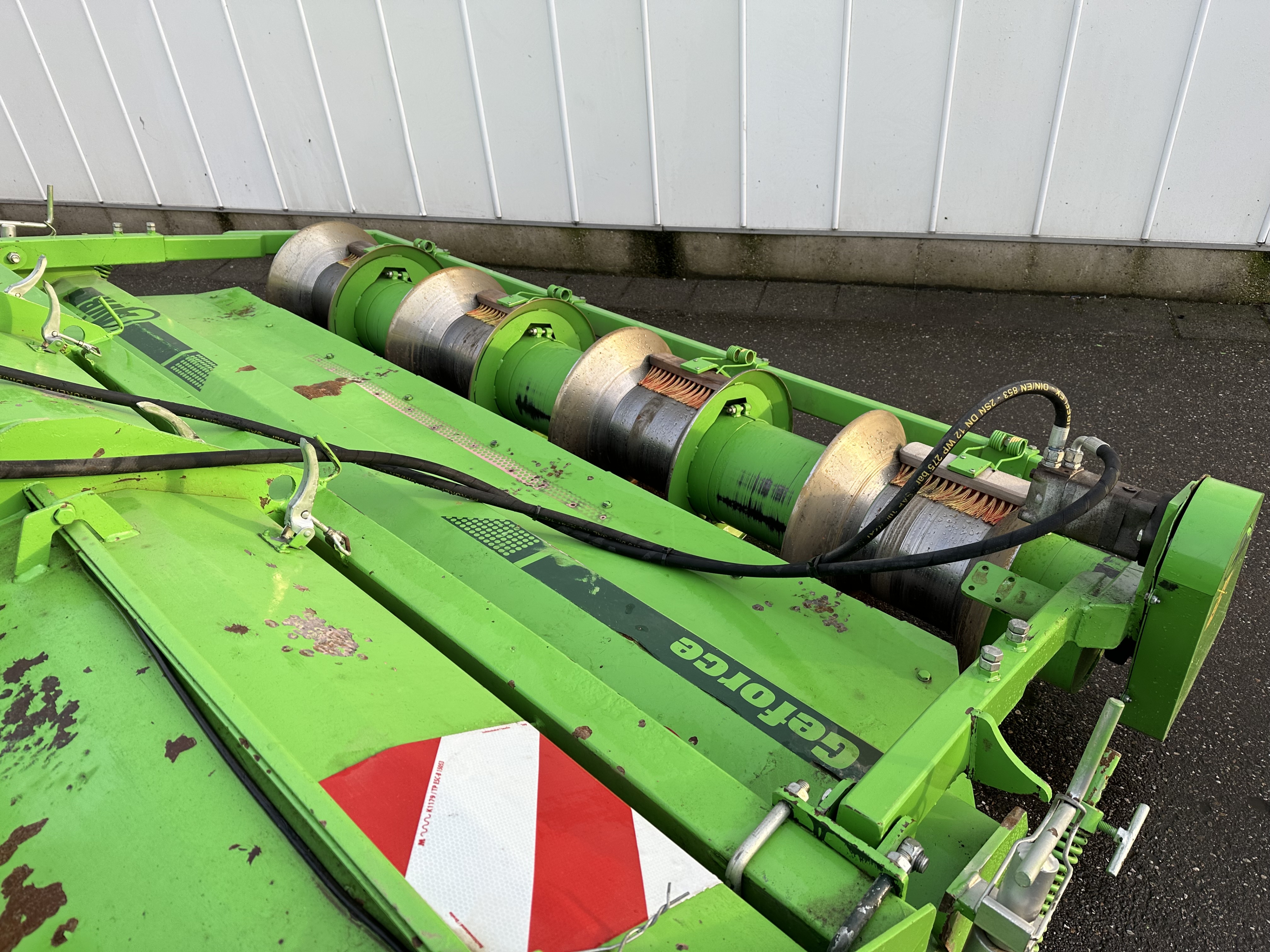 AVR inter-row rotary cultivator with hydraulically driven hillformers 4 ...
