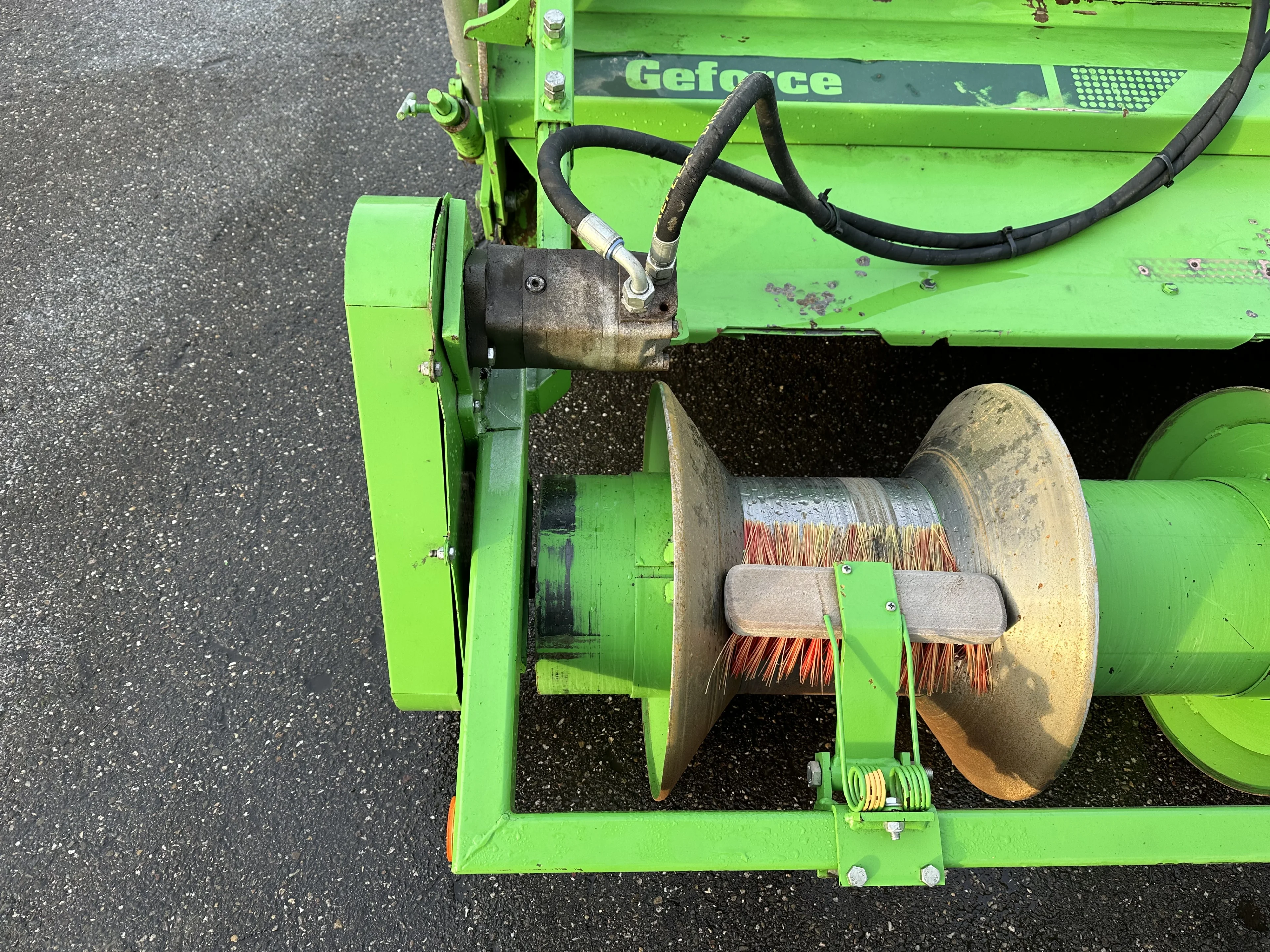 AVR inter-row rotary cultivator with hydraulically driven hillformers 4 ...