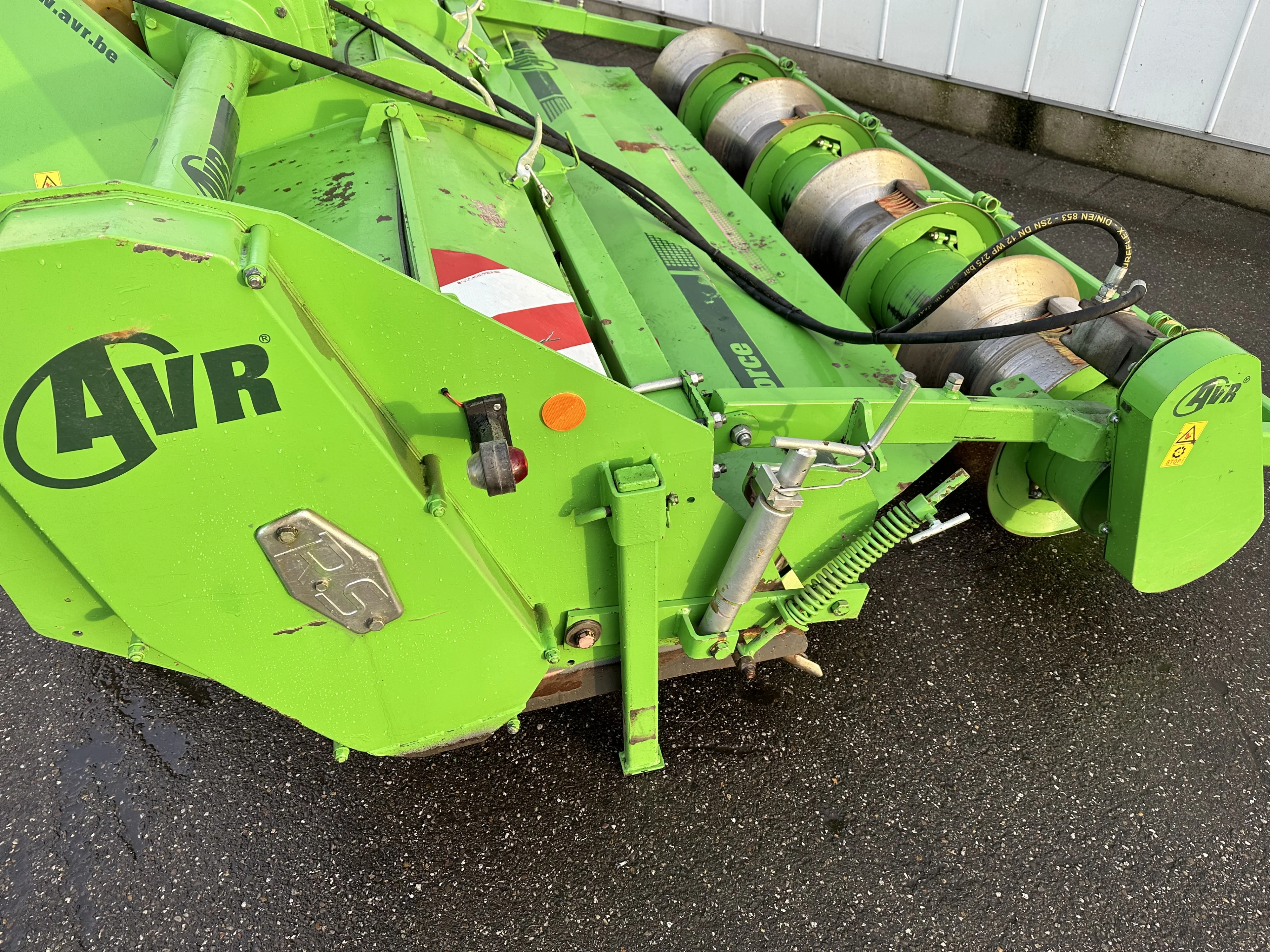 AVR inter-row rotary cultivator with hydraulically driven hillformers 4 ...
