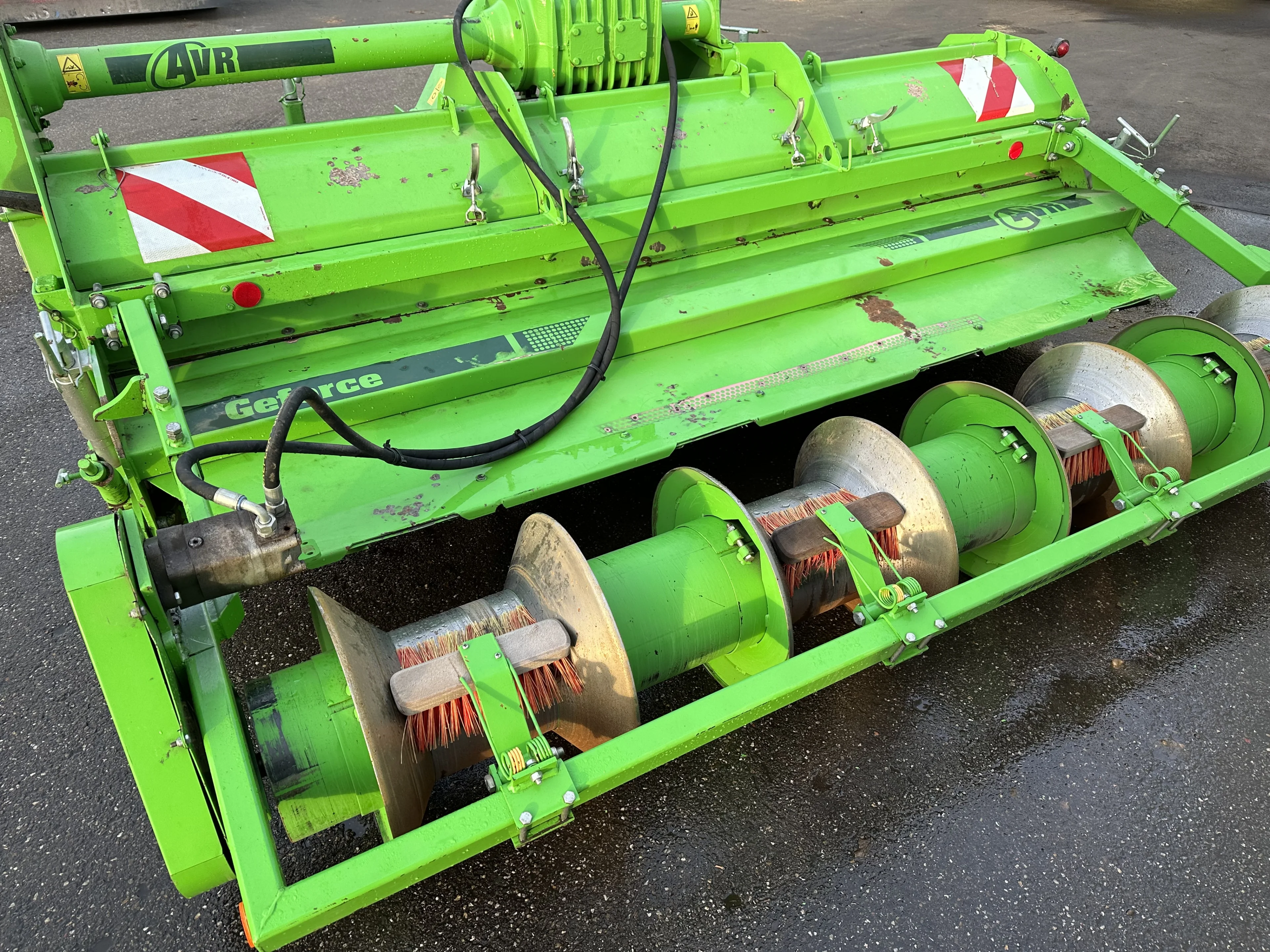AVR inter-row rotary cultivator with hydraulically driven hillformers 4 ...