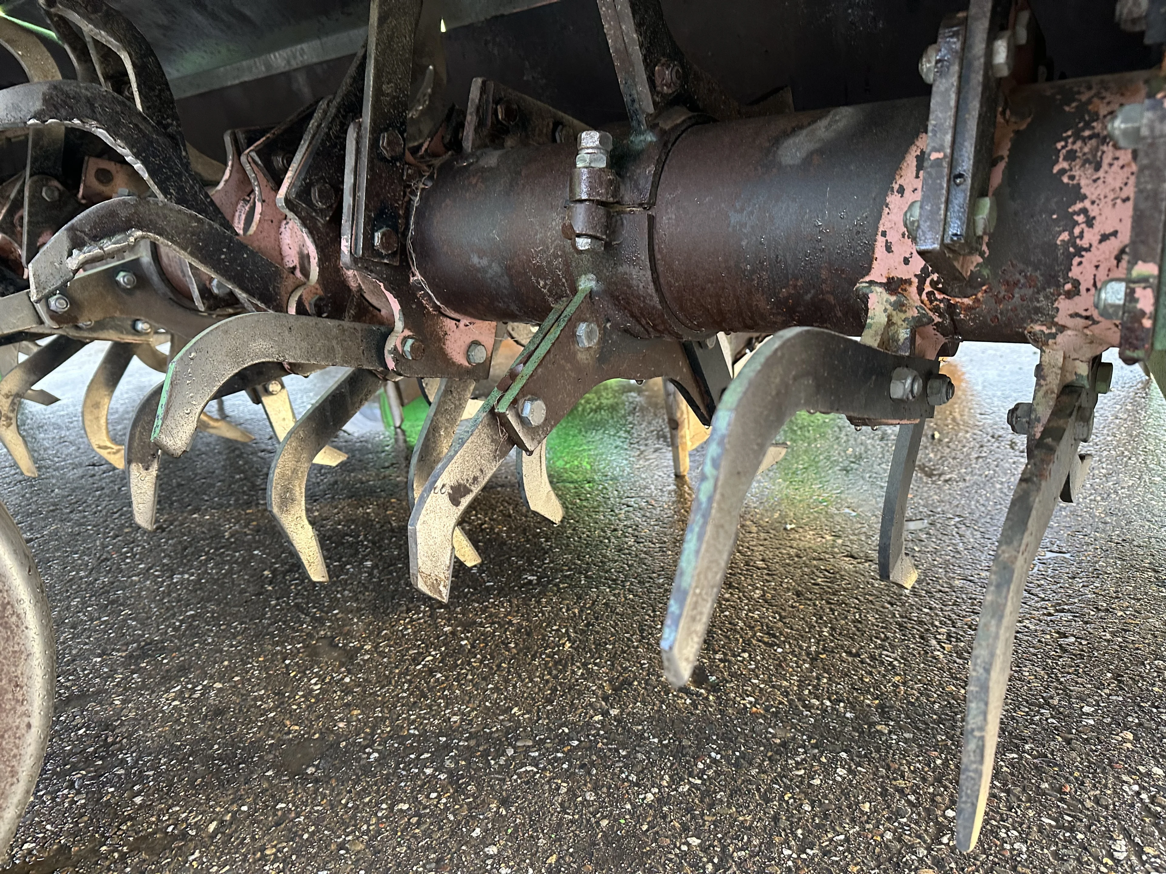 AVR inter-row rotary cultivator with hydraulically driven hillformers 4 ...