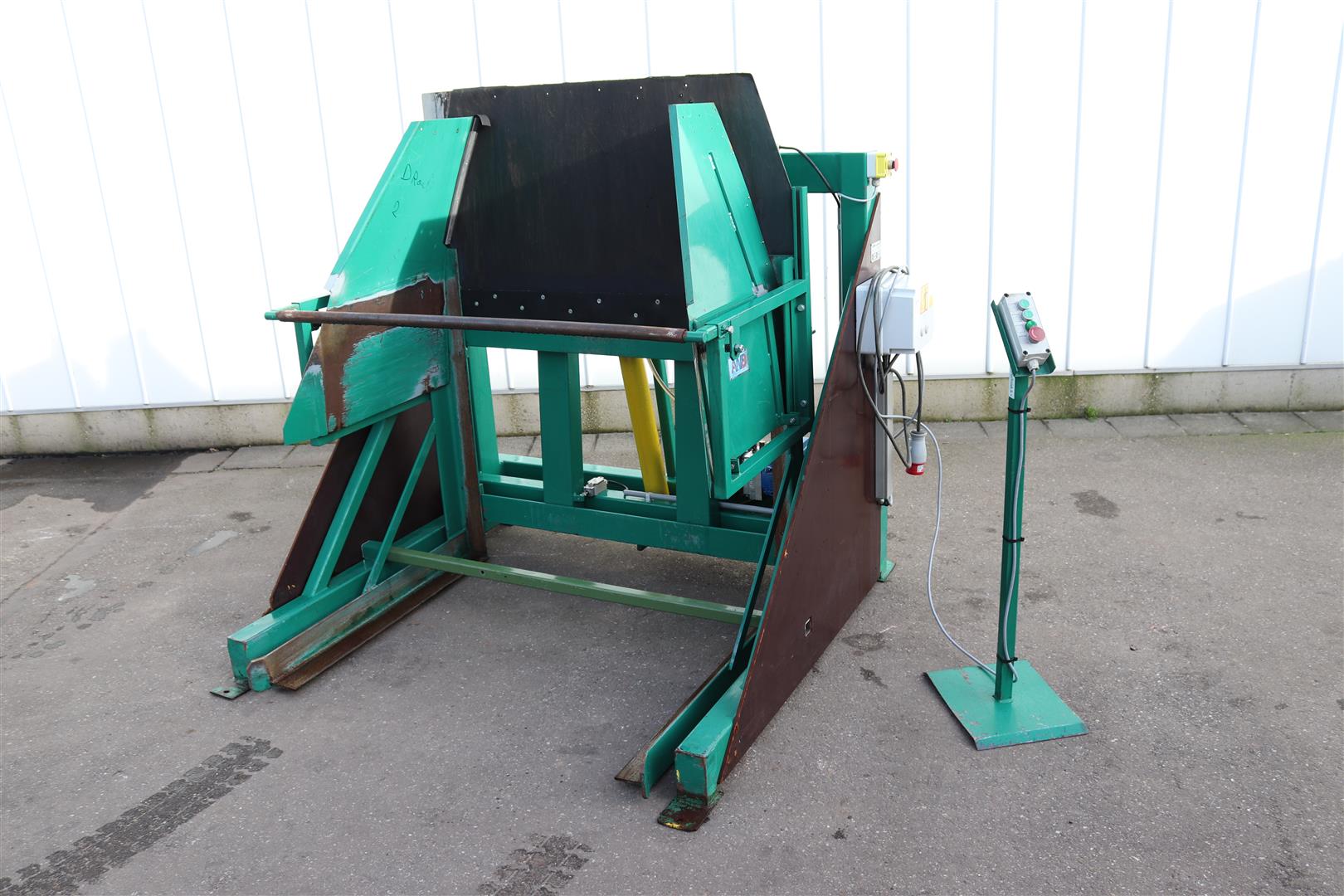 AWB boxtipper for 120 cm wide boxes • Duijndam Machines