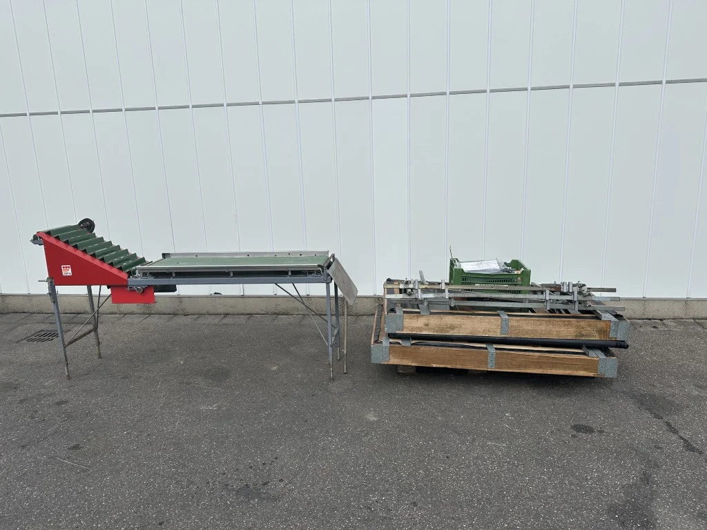 Aweta E8 cucumber sorting machine with feeding conveyor • Duijndam Machines
