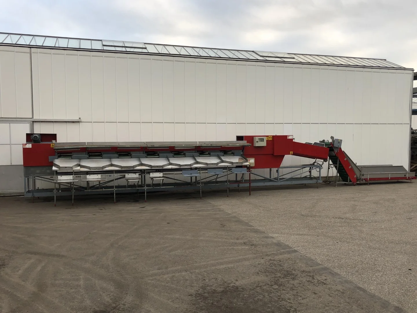 Aweta G2-6 weight sorting machine for peppers • Duijndam Machines