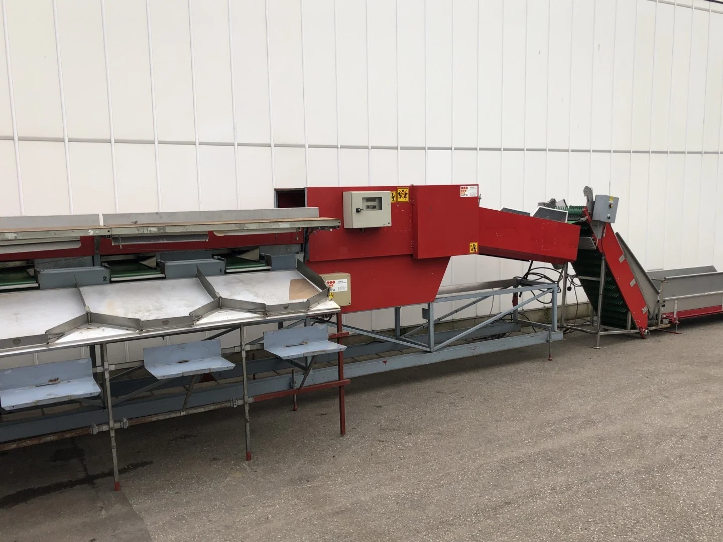 Aweta G2-6 weight sorting machine for peppers • Duijndam Machines