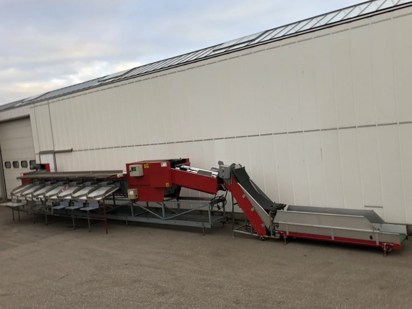 Aweta G2-6 weight sorting machine for peppers • Duijndam Machines