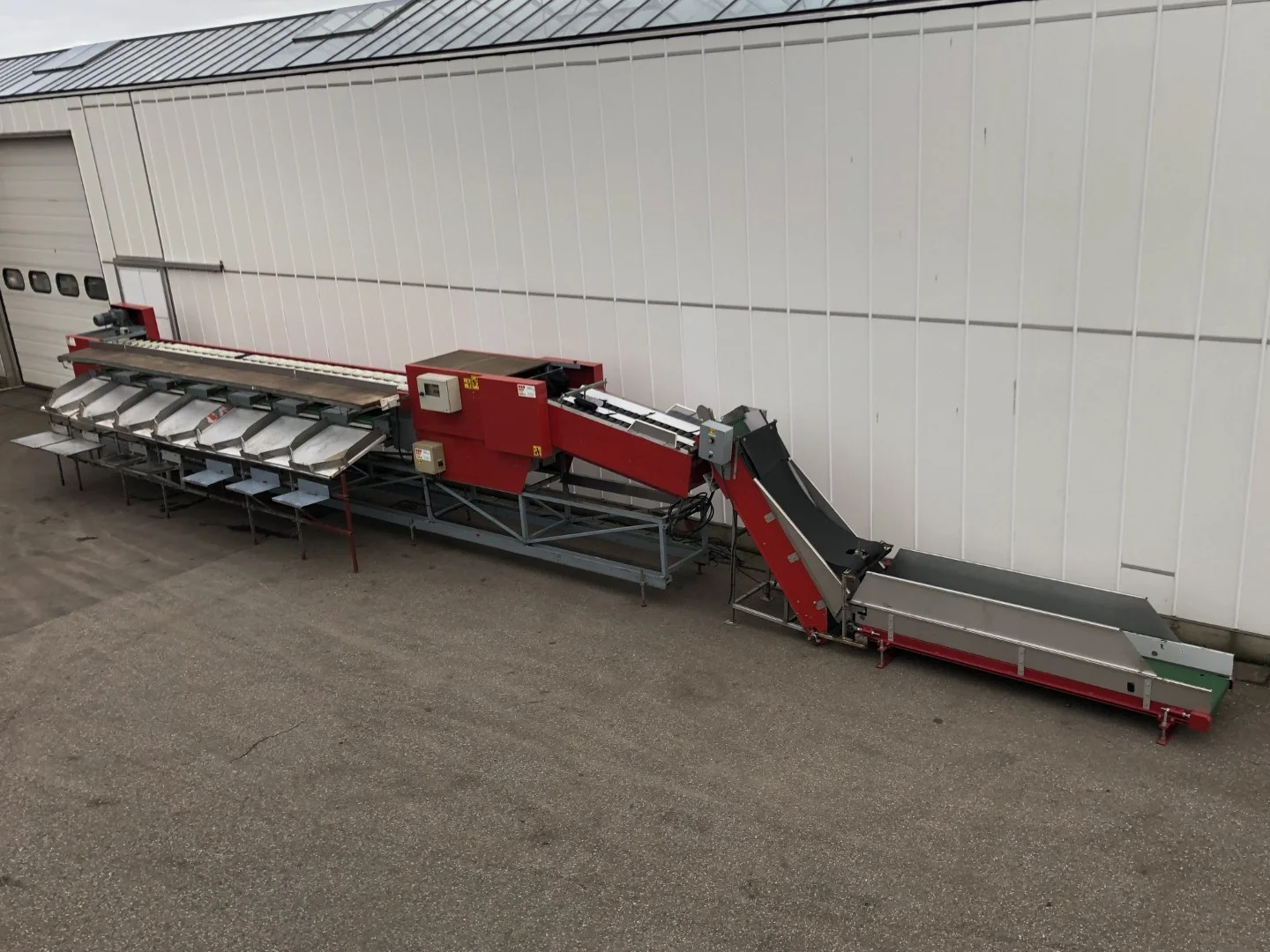 Aweta G2-6 weight sorting machine for peppers • Duijndam Machines