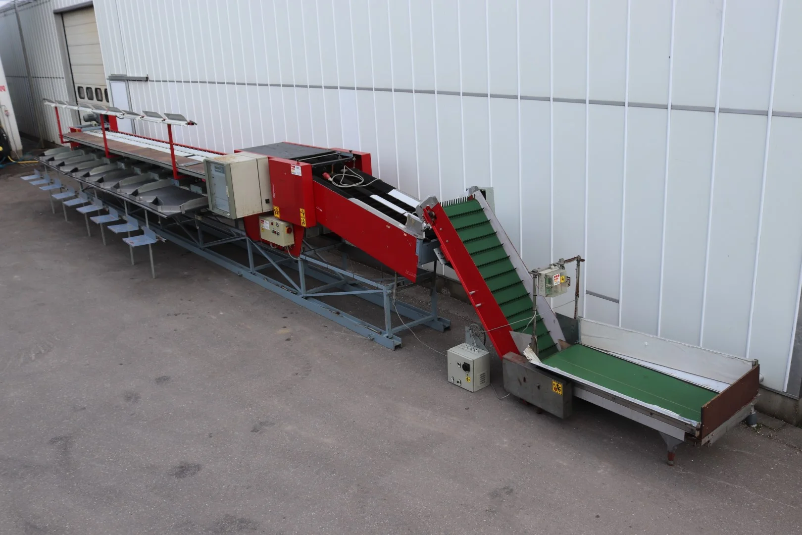 Aweta G2-8 weight sorting machine for peppers • Duijndam Machines