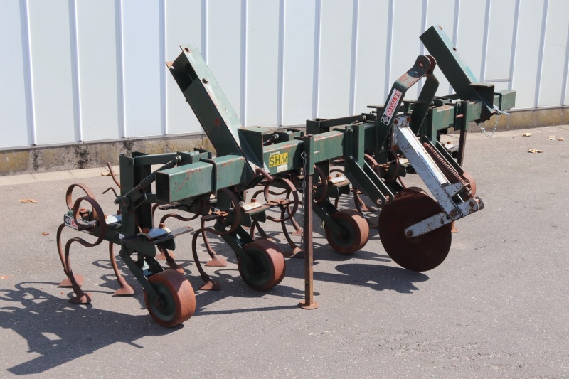 Badalini schoffelmachine 4 rijen • Duijndam Machines