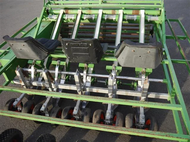 Basrijs soilblock planting machine for lettuce 5 rows • Duijndam Machines