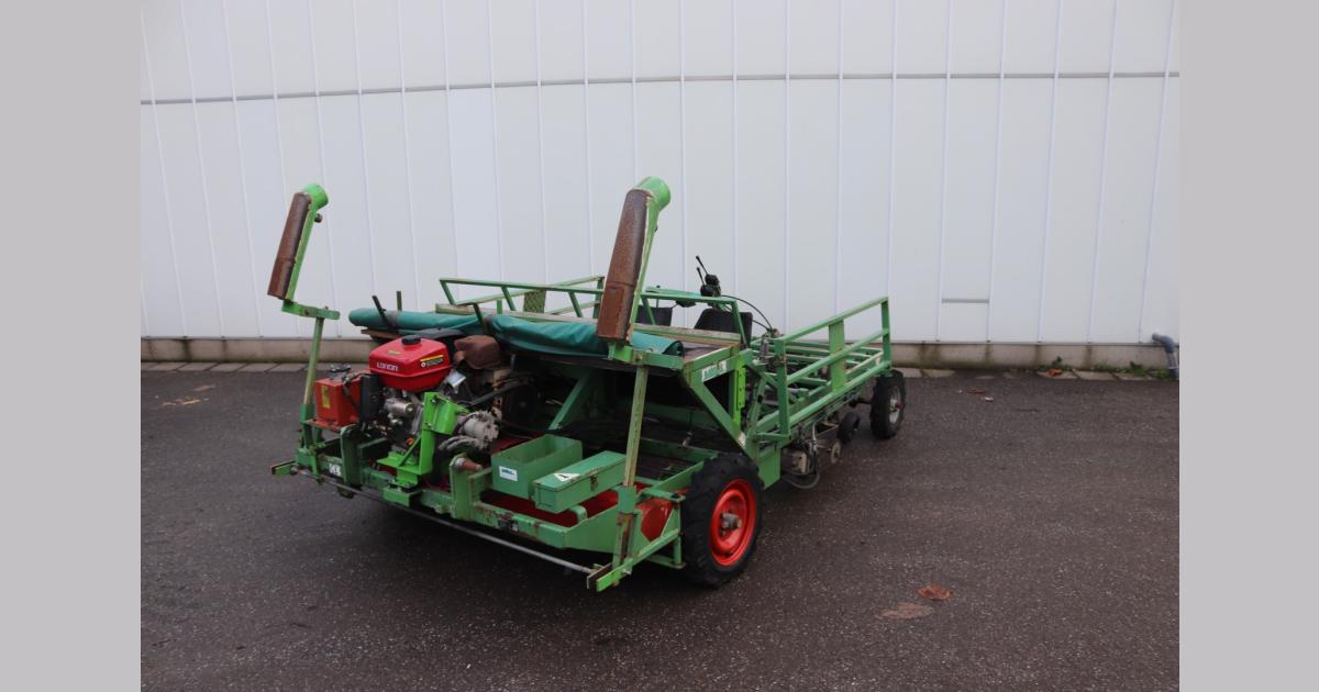Basrijs self propelled soilblock planting machine for lettuce with ...