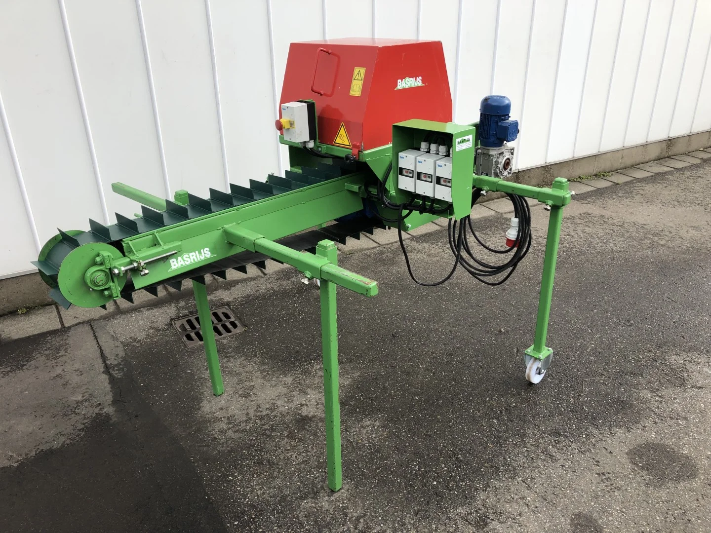 Basrijs cutting machine for maize and chicory • Duijndam Machines