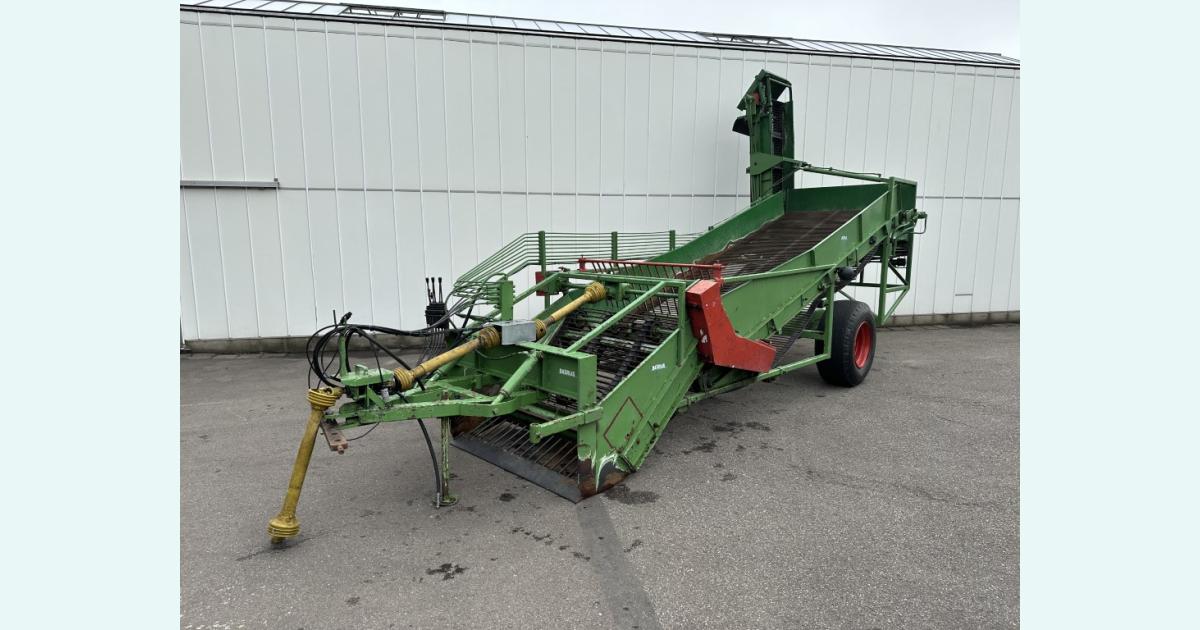 Basrijs harvester for strawberry plants • Duijndam Machines