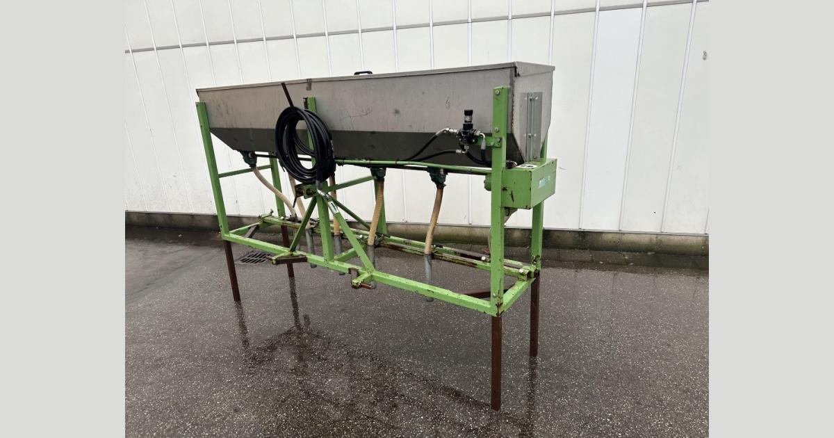 Basrijs fertilizer for 6 rows • Duijndam Machines