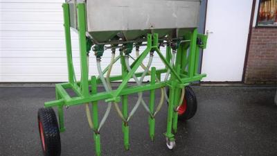 Halmec double fertilizer with cambridgeroll • Duijndam Machines