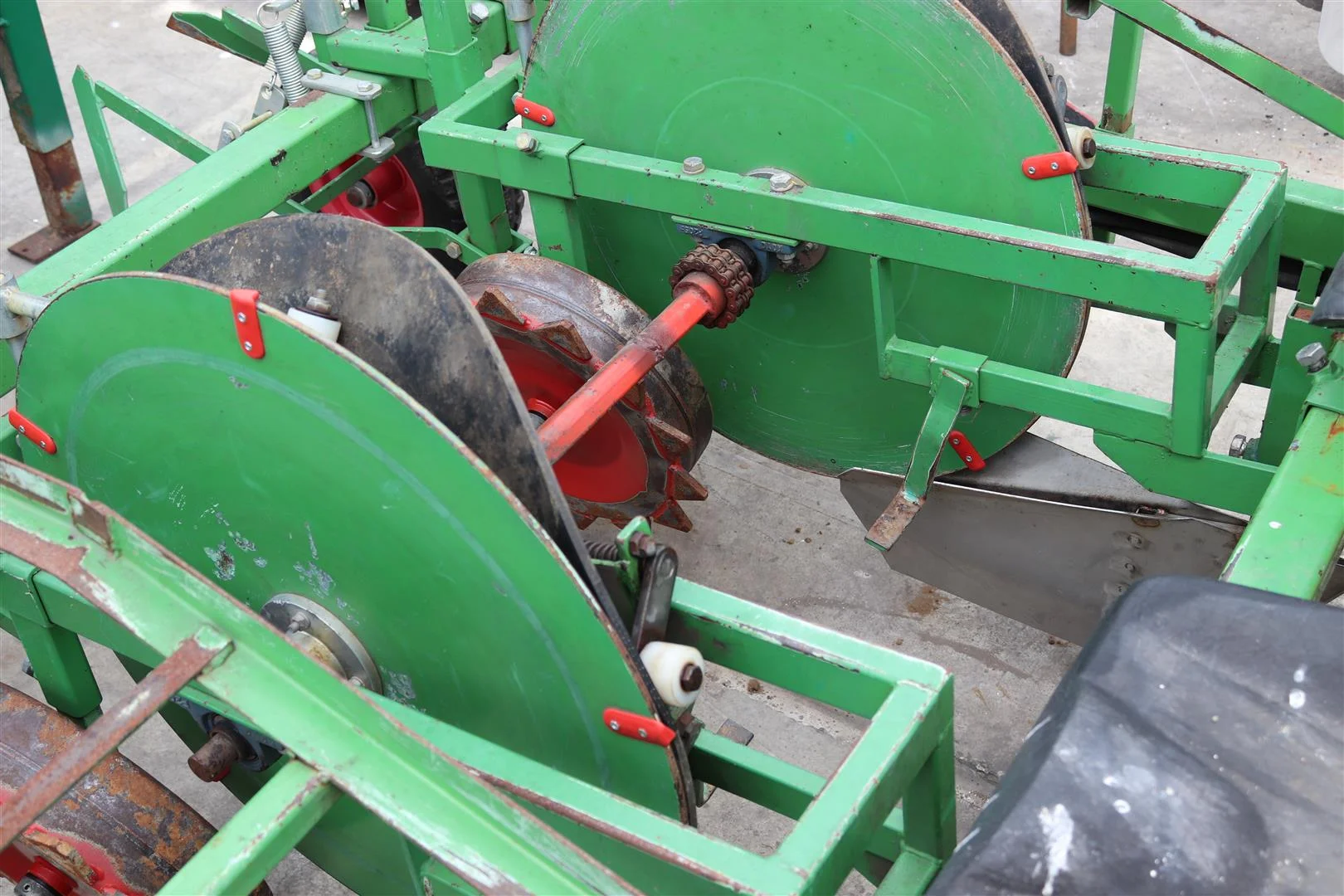 Basrijs 2 row planting machine type disc planter • Duijndam Machines