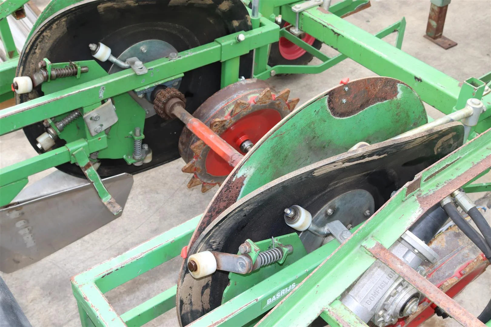 Basrijs 2 row planting machine type disc planter • Duijndam Machines