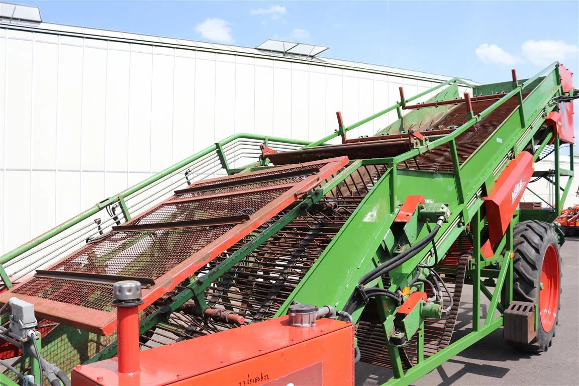 Basrijs harvester for plants, such as strawberries and asparagus ...