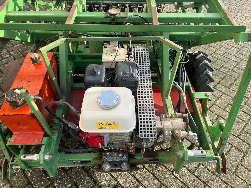 Basrijs self propelled soilblock planting machine for lettuce with ...
