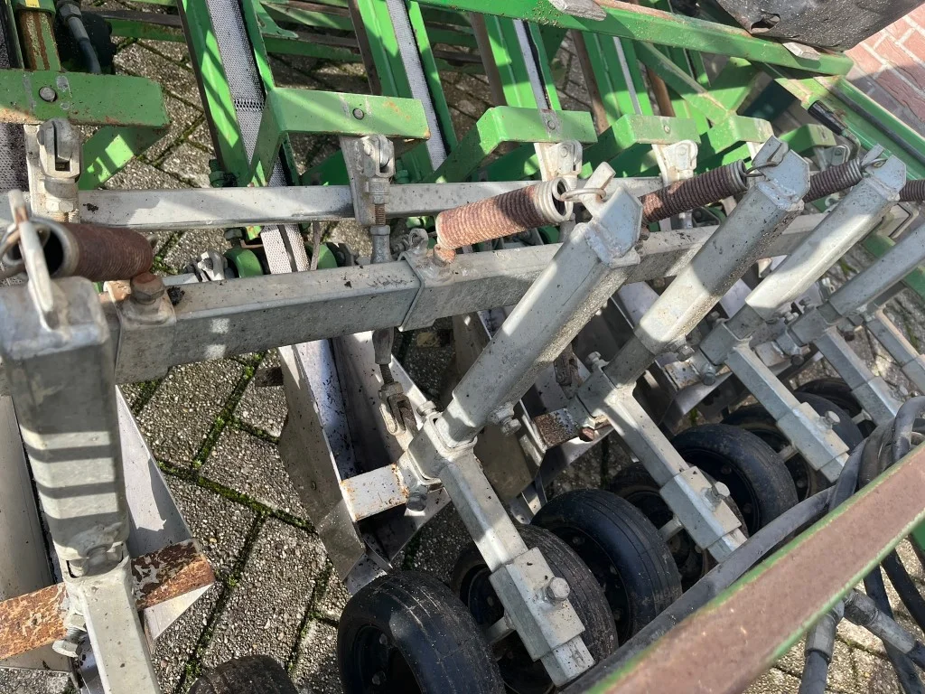 Basrijs self propelled soilblock planting machine for lettuce with ...