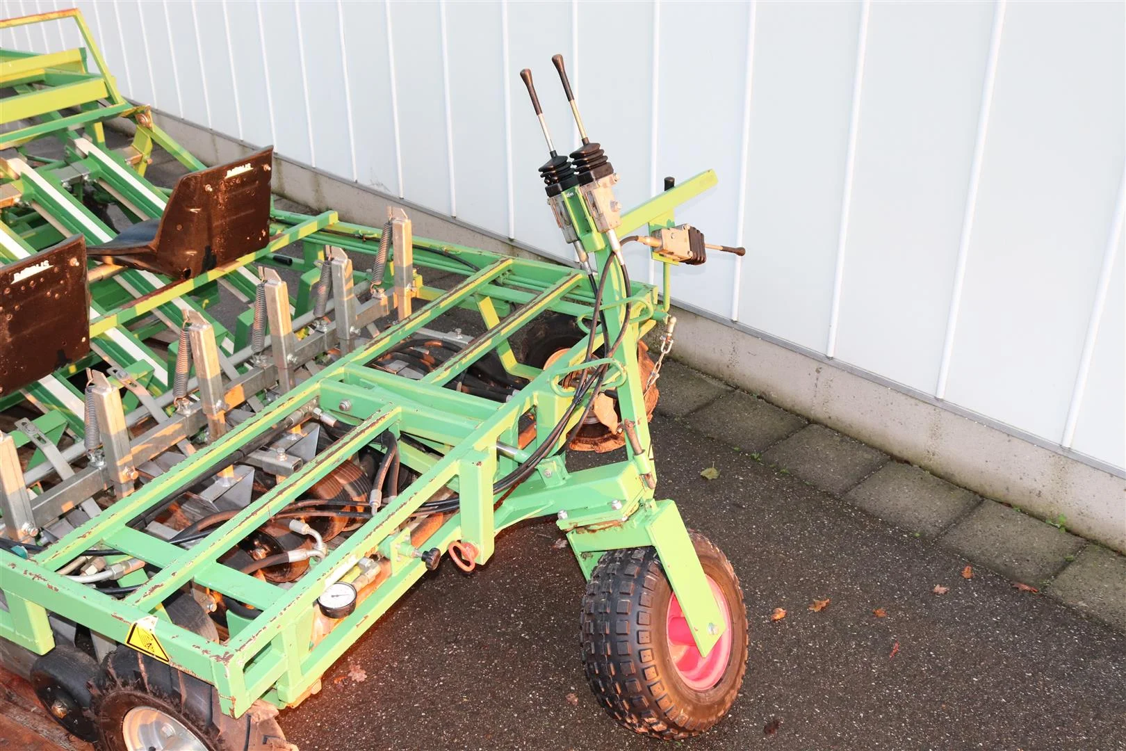 Basrijs self propelled soilblock planting machine for lettuce with ...