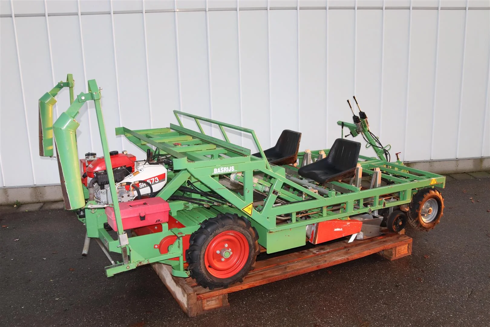 Basrijs self propelled soilblock planting machine for lettuce with ...
