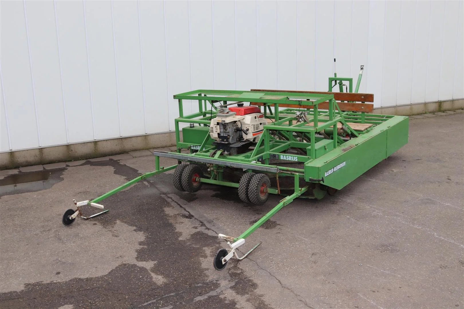 Basrijs self propelled soilblock planting machine for lettuce with ...