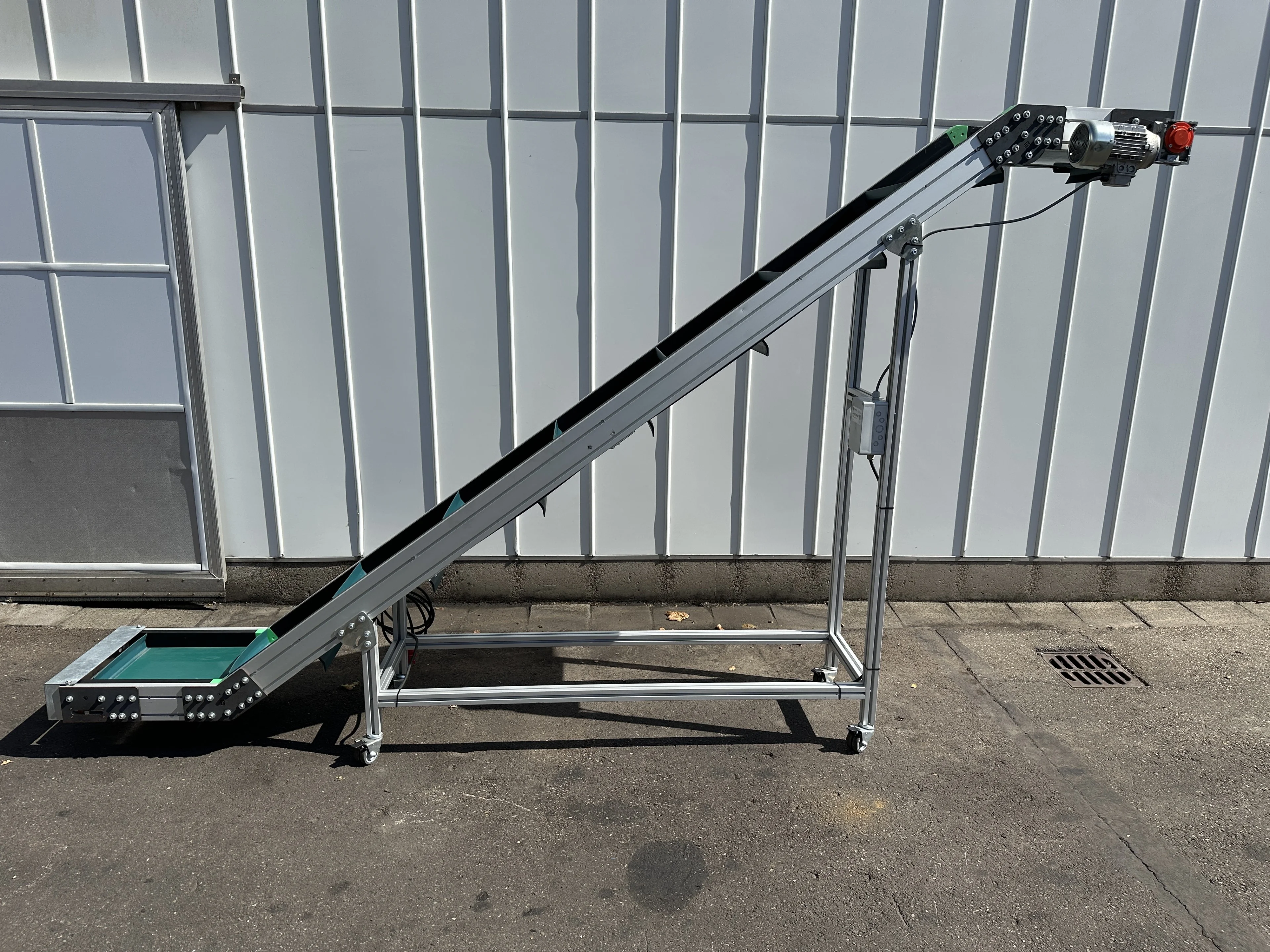 BCK elevator incline conveyor with straight part under and above ...