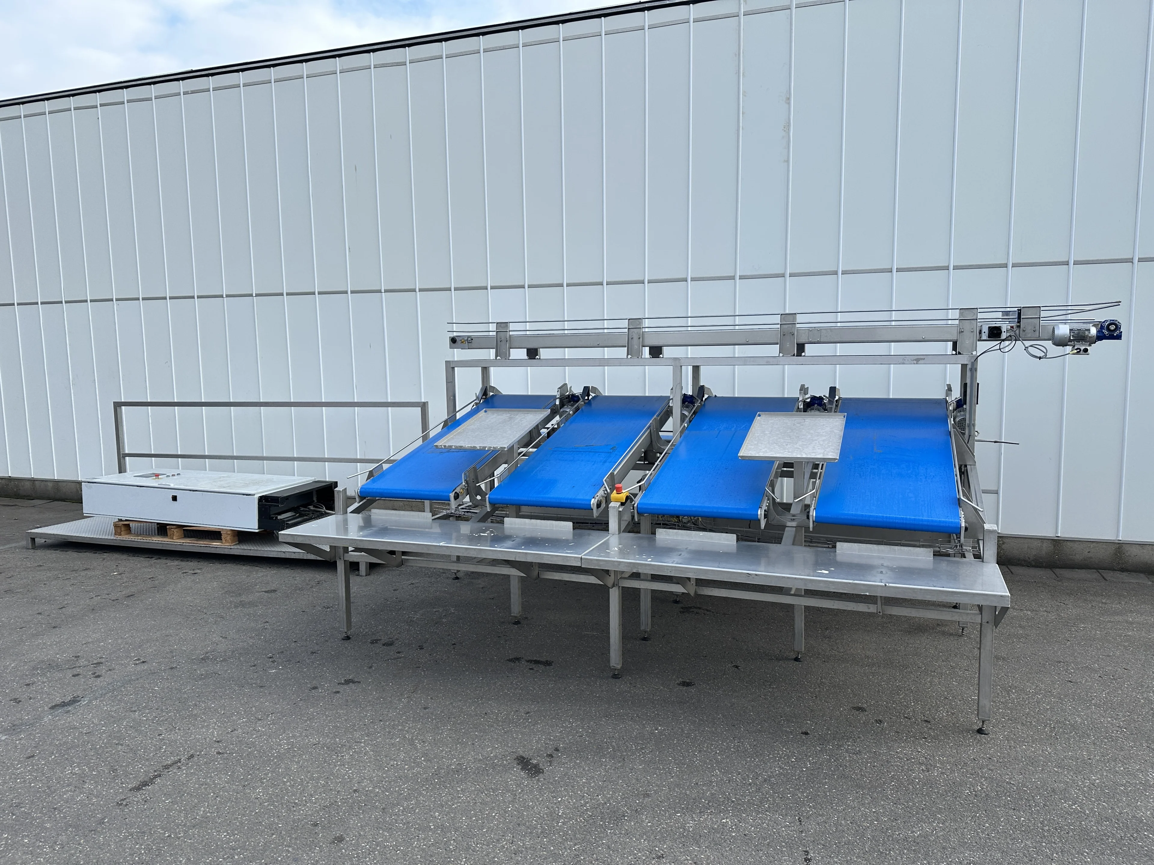 BCK production and packaging line with 4 conveyors • Duijndam Machines