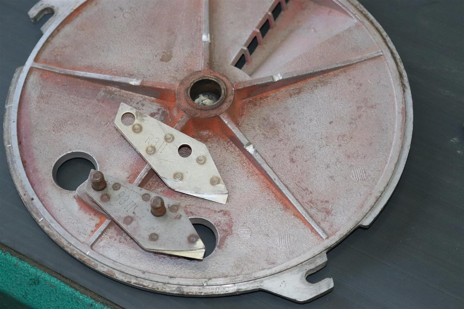 Becker 8 row pneumatic sowing machine • Duijndam Machines