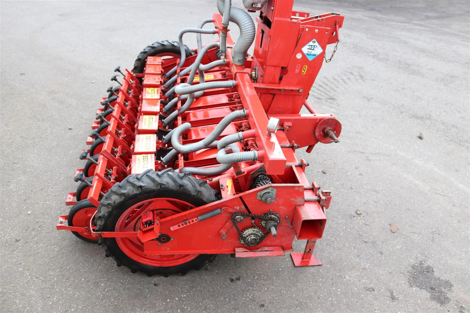 Becker 8 row pneumatic sowing machine • Duijndam Machines