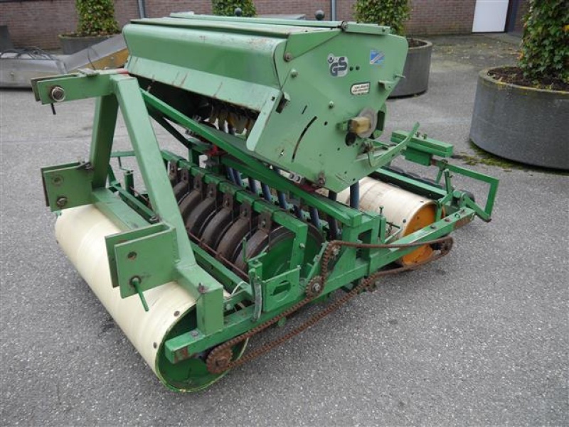 Hassia mechanical seeder for carrots • Duijndam Machines