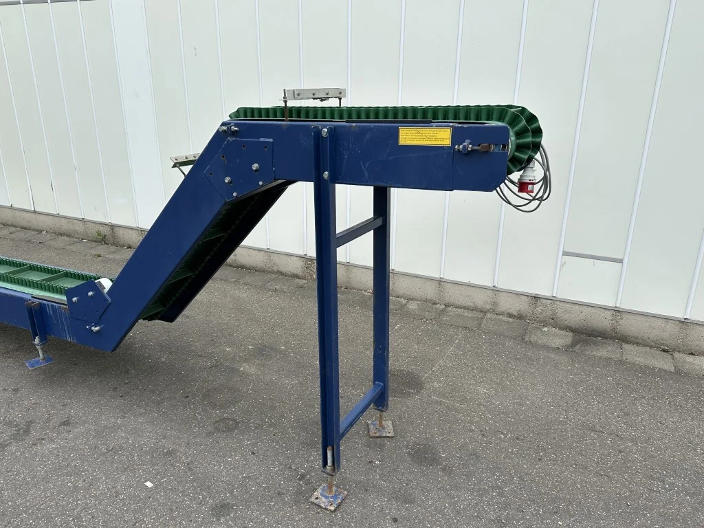 Beerepoot opvoerband met dubbele bocht 430 +130 +105 • Duijndam Machines