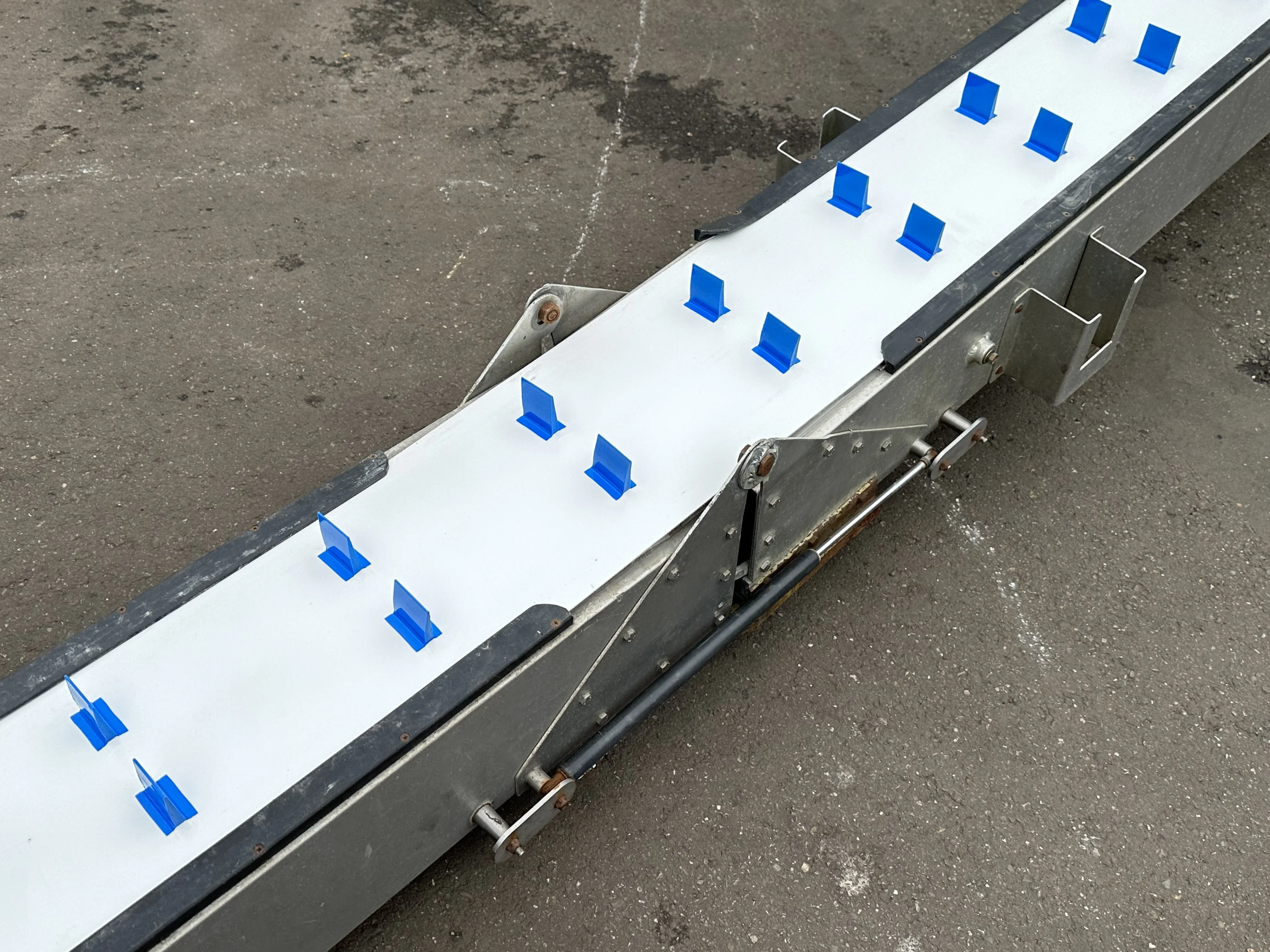 Beets aluminium harvesting conveyor belt for hand harvested vegetables ...