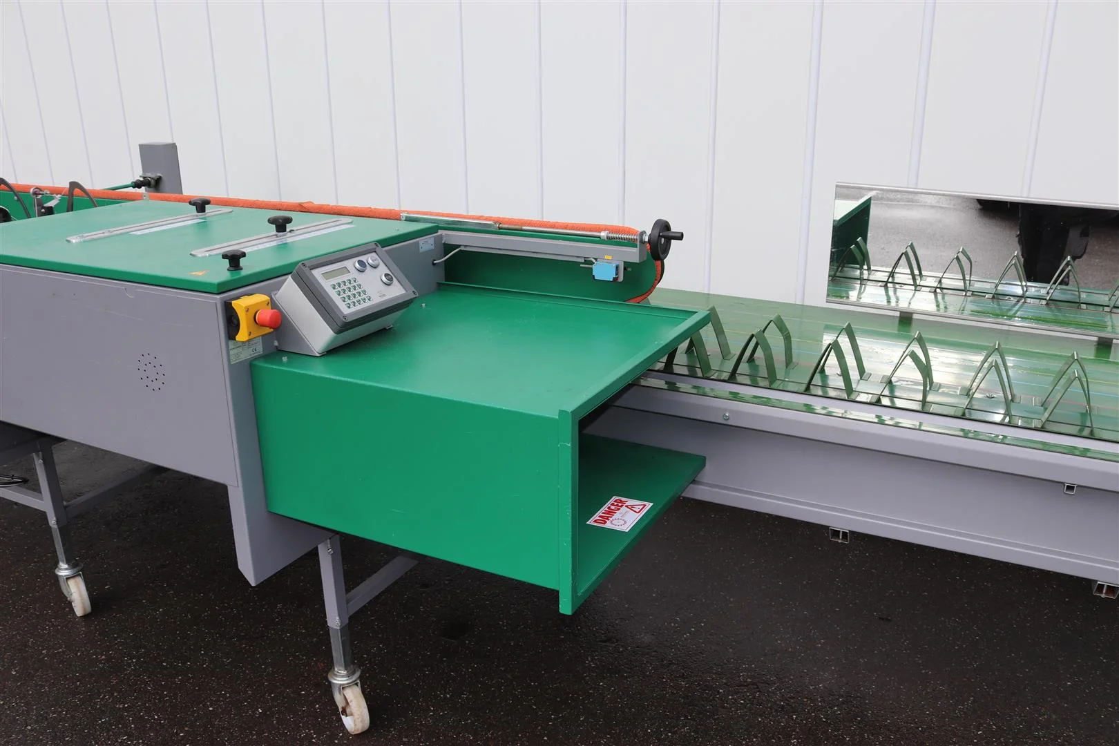 Vandenberg Bercomex flower bunching machine • Duijndam Machines