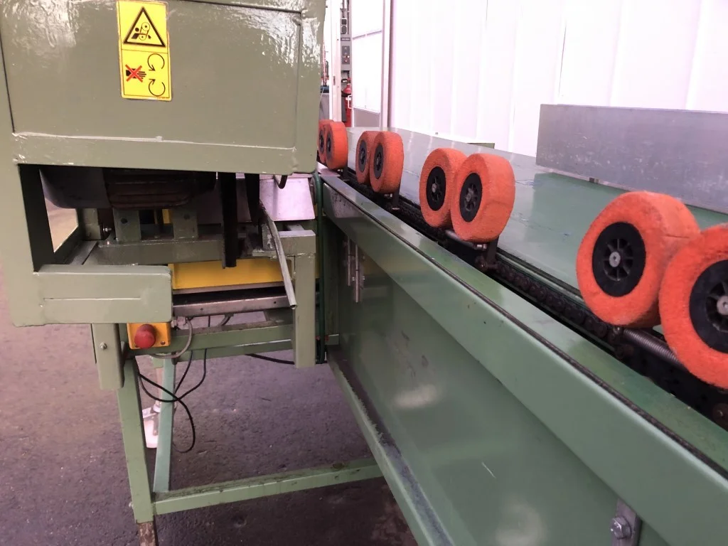 Bercomex Flower bunching machine with sponges • Duijndam Machines