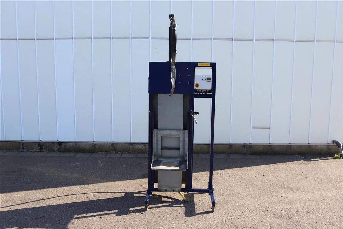 Berg bucket filling system for flowers • Duijndam Machines