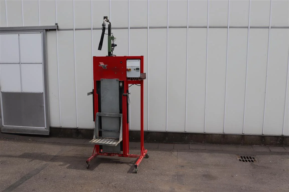 Berg bucket filling system for flowers • Duijndam Machines