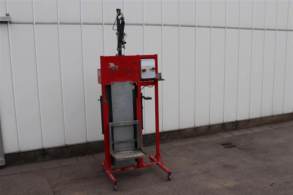 Berg bucket filling system for flowers • Duijndam Machines